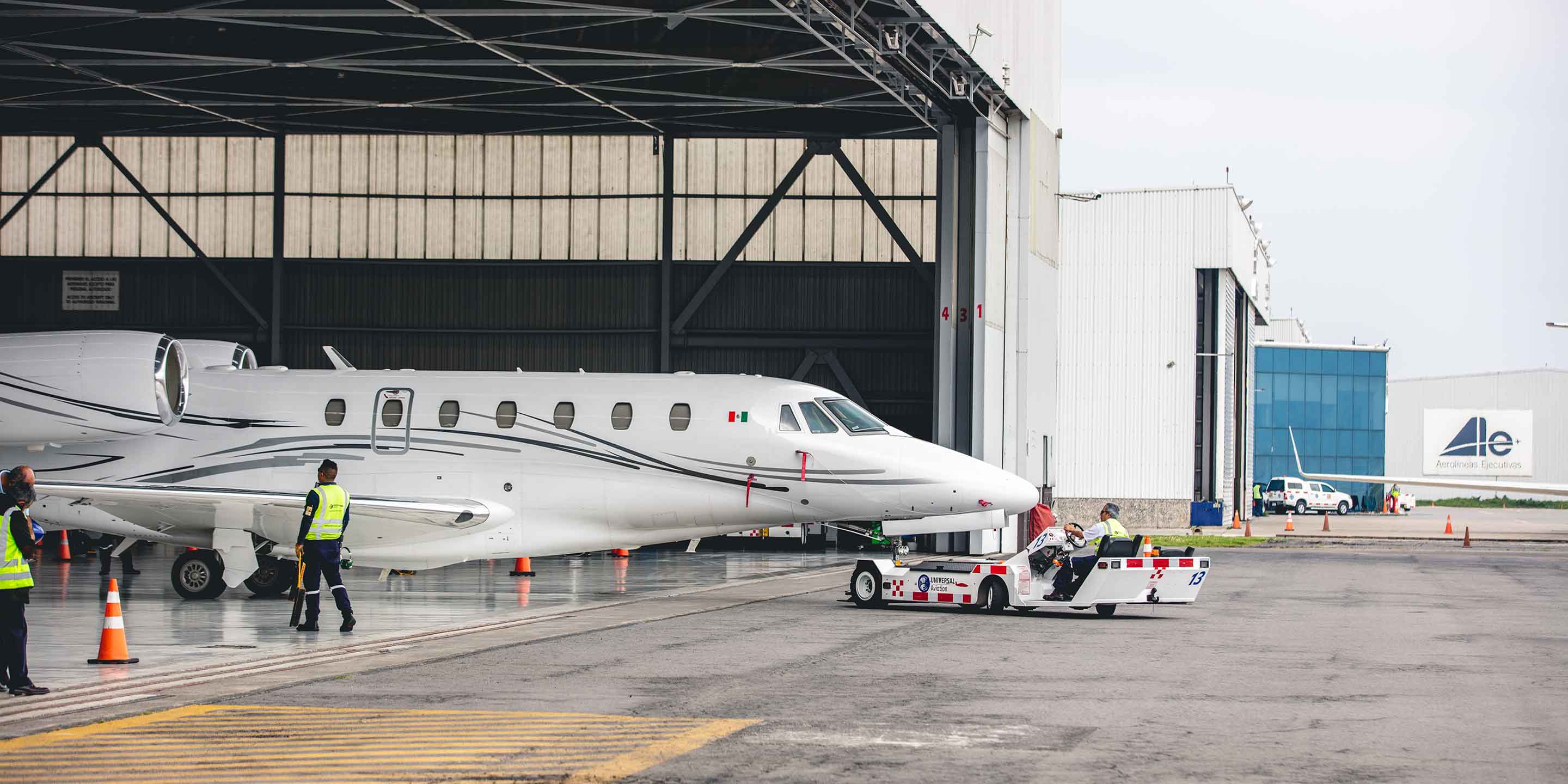 Field Service Engineer Helps Airlines Bring New Planes Online